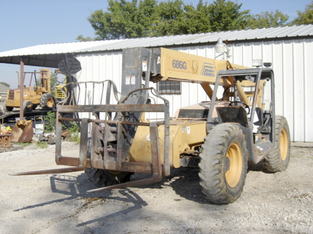 Case 686G Telehandlers transport quote to Moriarty, NM. VeriTread Load ...