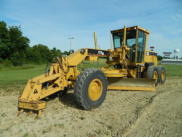 Caterpillar 12H VHP Plus Motor Grader Specs and Dimensions - VeriTread