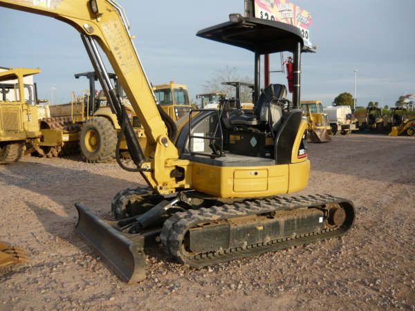Caterpillar 305C Excavators transport quote to Walpole, MA. VeriTread ...