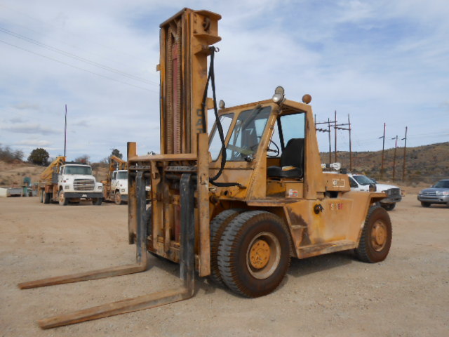 Caterpillar V300 Forklifts Pneumatic Tire Specs and Dimensions - VeriTread