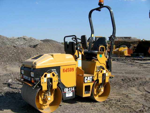 Caterpillar CB114 Compactor Specs and Dimensions - VeriTread