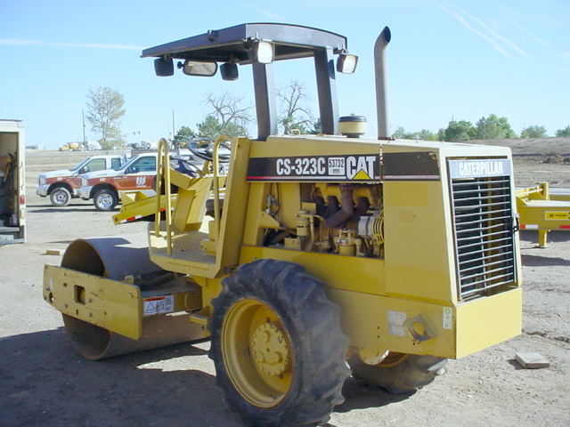 Caterpillar CS323C Compactor Specs and Dimensions - VeriTread