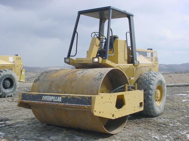 Caterpillar CS553 Compactor Specs and Dimensions - VeriTread
