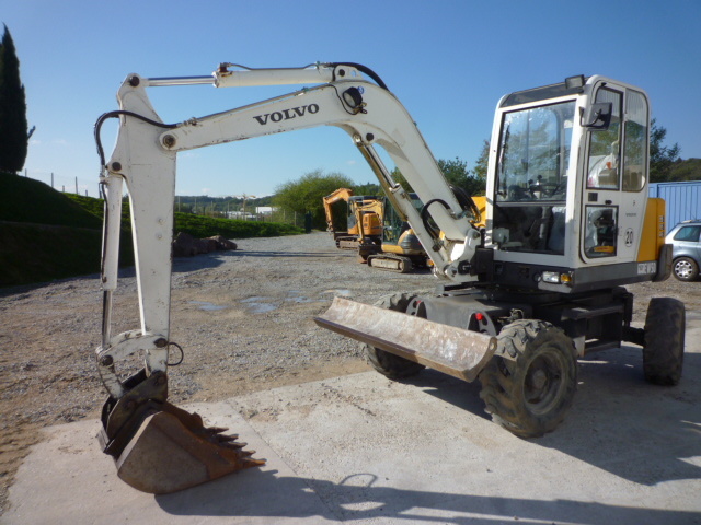 Volvo EW50 Excavators transport quote to Stoughton, MA. VeriTread Load ...
