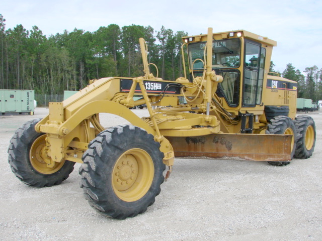 Caterpillar 135H Motor Grader Specs and Dimensions - VeriTread