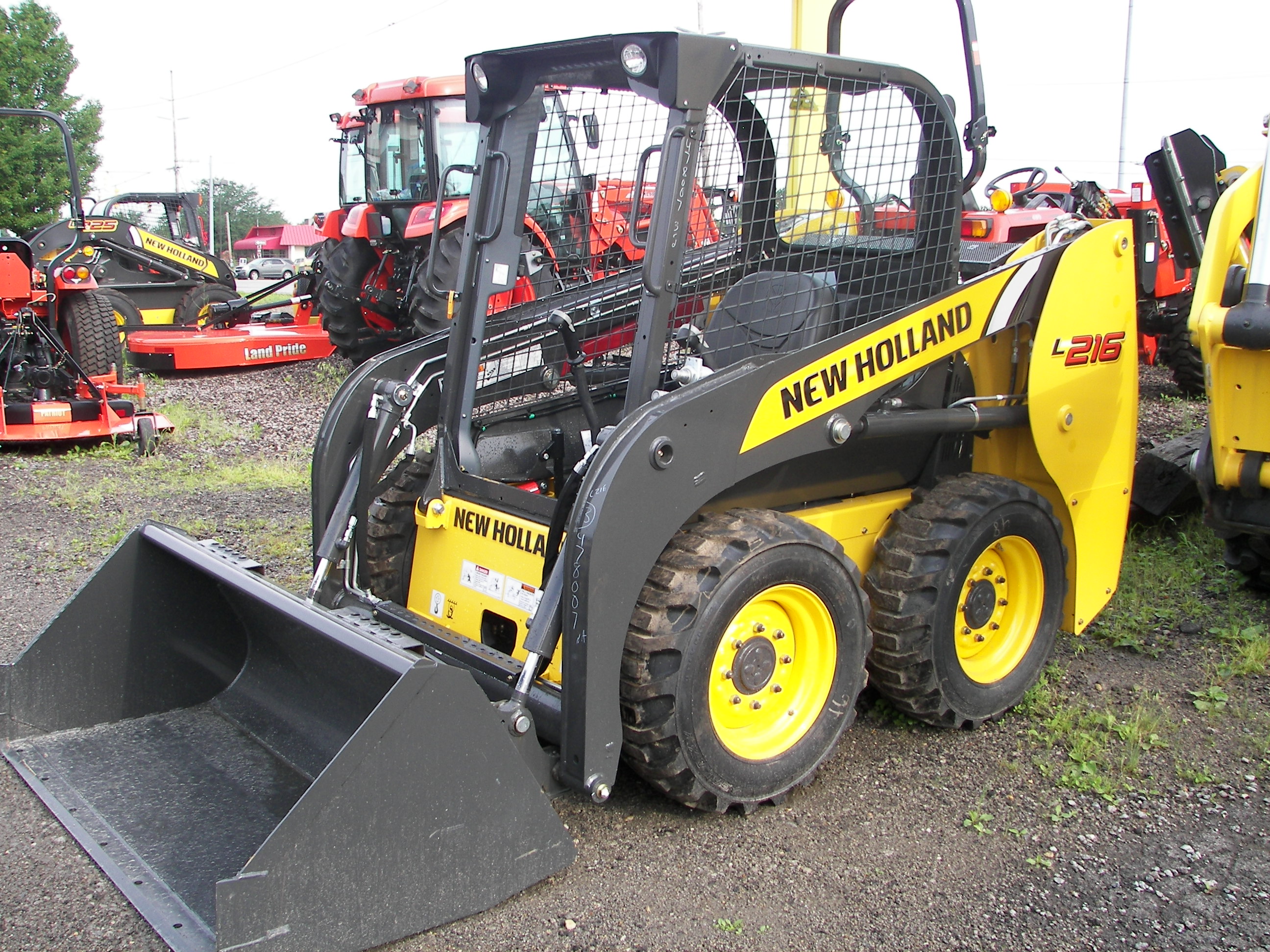 New Holland L216 Skid Steer Loader Specs and Dimensions - VeriTread