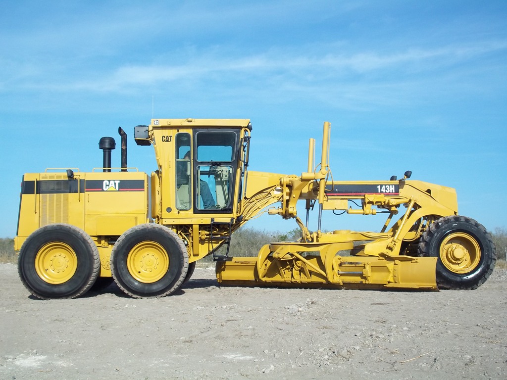 Caterpillar 143H Motor Grader Specs and Dimensions - VeriTread