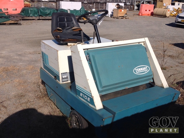 Tennant 210E Brooms Sweeper Specs and Dimensions - VeriTread