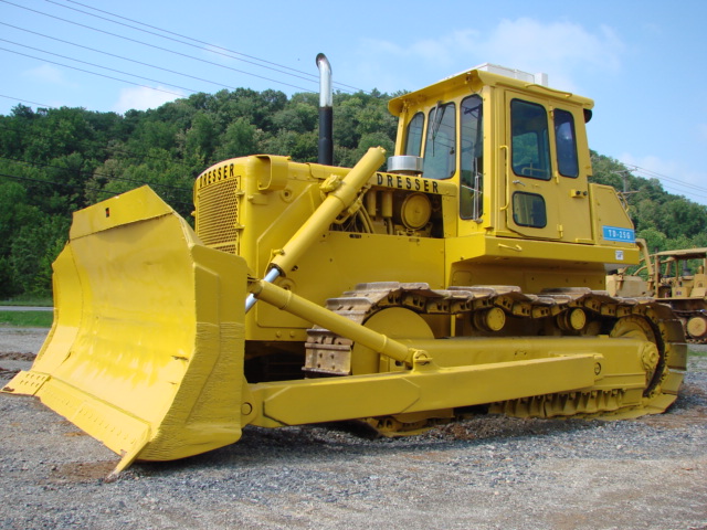 Dresser TD25G Crawler Tractor Specs and Dimensions - VeriTread