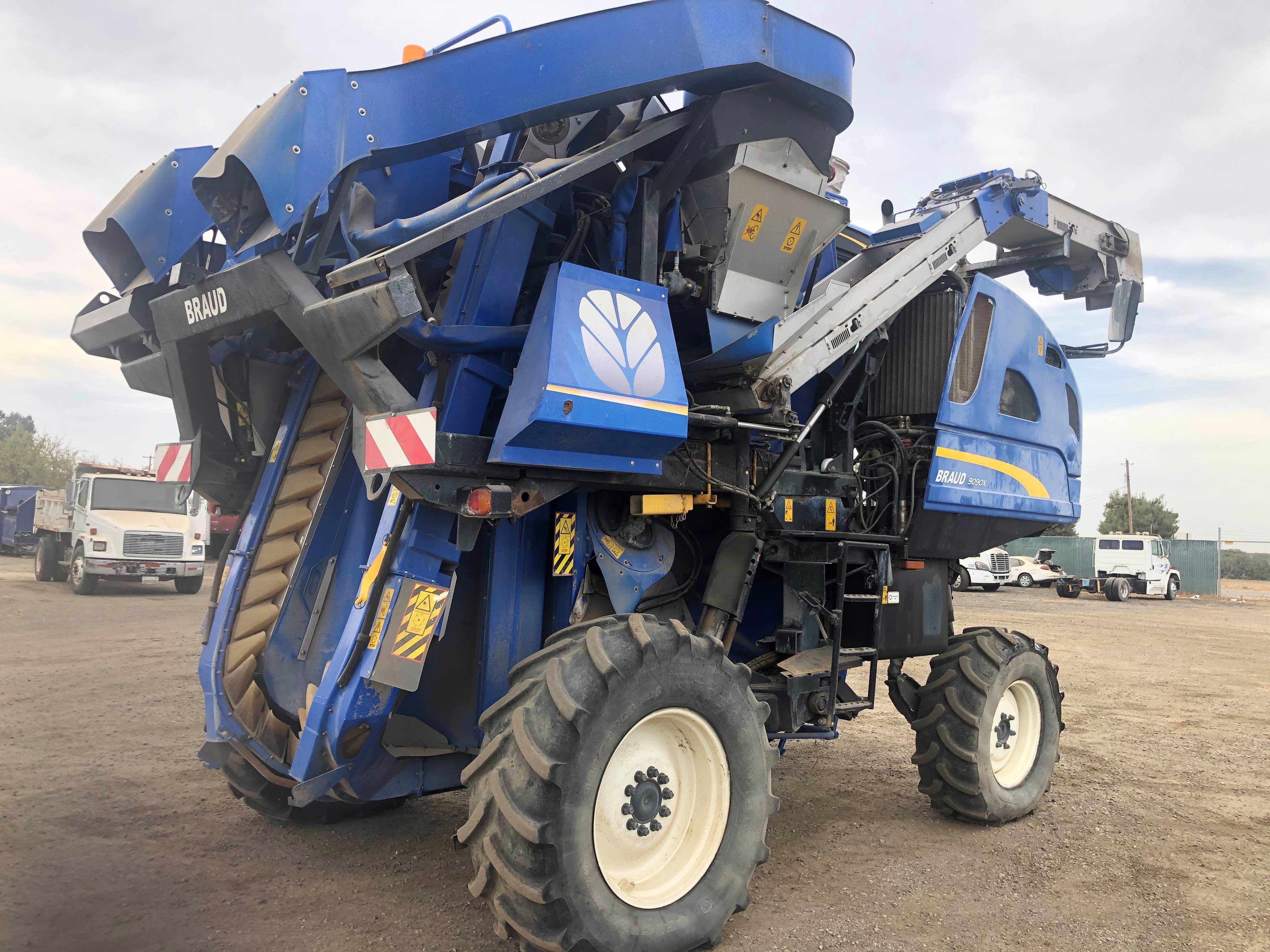 New Holland Braud 9090X Harvest Equipment transport quote to Lyons, GA ...