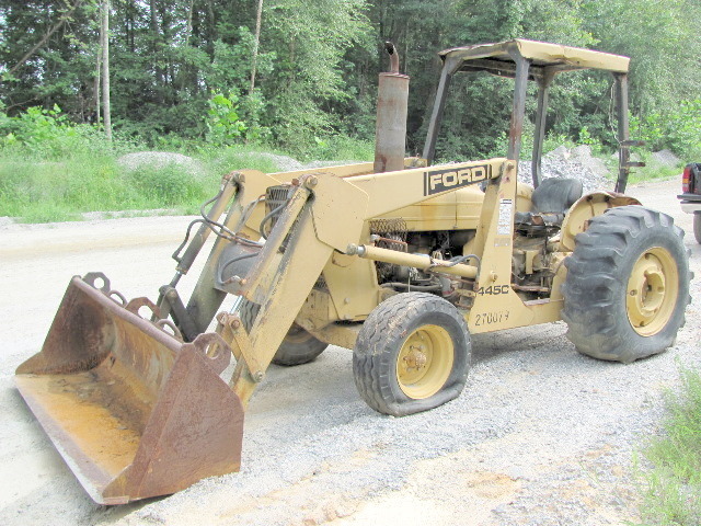 Ford 445C Farm Tractor Specs and Dimensions - VeriTread