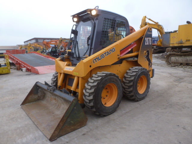 Mustang 2076 Skid Steer Loader Specs and Dimensions - VeriTread