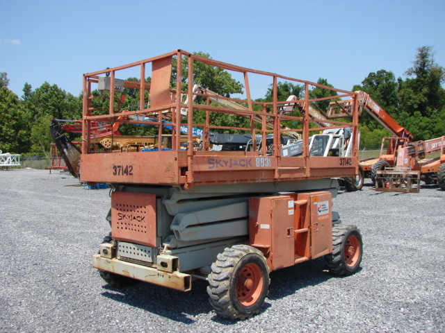 Skyjack 8831 Aerial Work Platform Specs and Dimensions - VeriTread