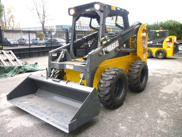 Thomas 250 Skid Steer Loader Specs and Dimensions - VeriTread
