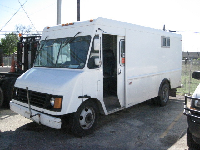 Workhorse P30 Automobiles transport quote to Newark, DE. VeriTread Load ...