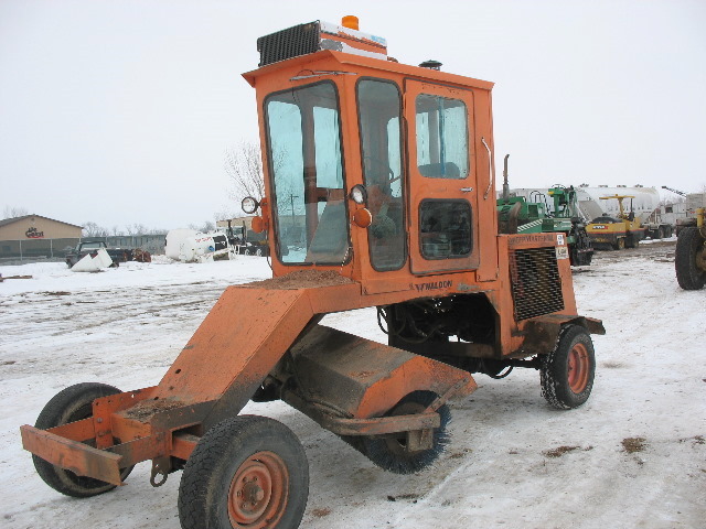 Waldon SWEEPMASTERII Brooms Sweeper Specs and Dimensions - VeriTread