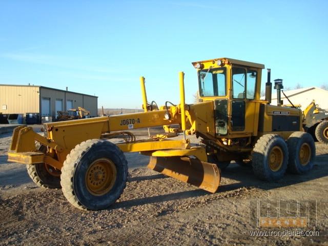 John Deere 670A Motor Grader Specs and Dimensions - VeriTread