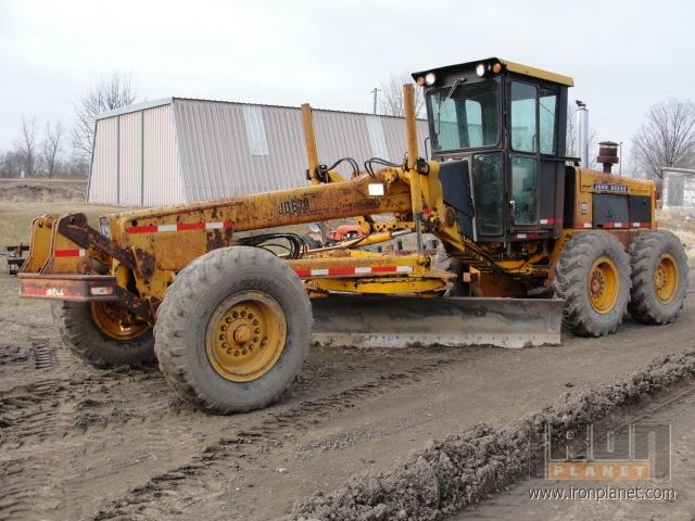 John Deere 670 Motor Grader Specs and Dimensions - VeriTread