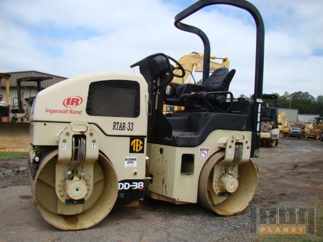 Ingersoll-Rand DD38HF Compactor Specs and Dimensions - VeriTread