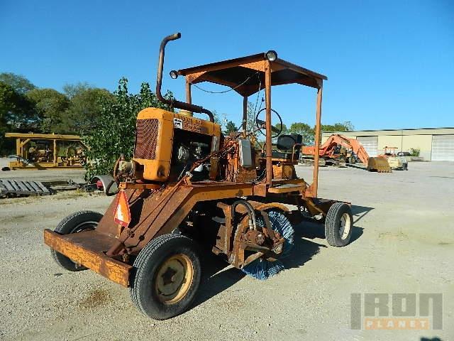 Broce D9 Brooms Sweeper Specs and Dimensions - VeriTread