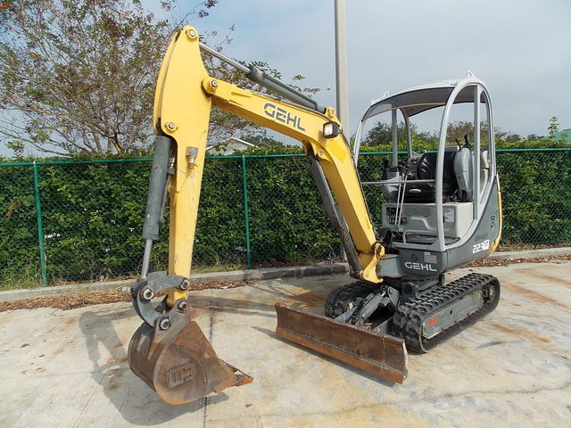 Gehl 223 Mini Excavator Specs and Dimensions - VeriTread