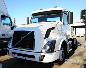 Volvo VNL42T Trucks - Conventional Tractor transport quote to Miami, FL ...