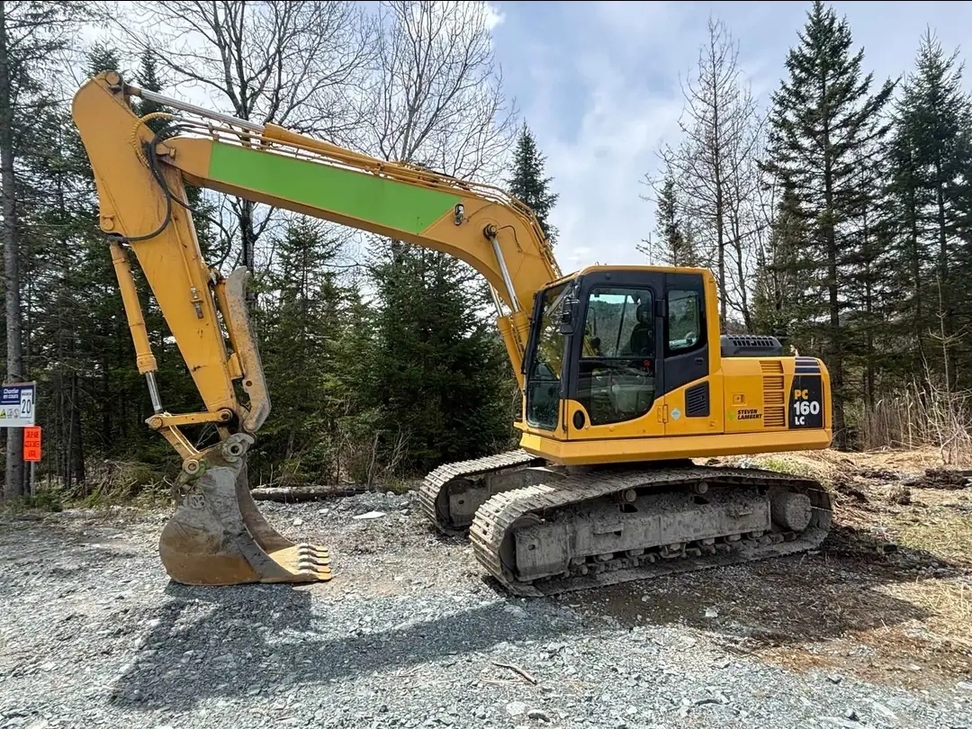 Komatsu PC160LC8 Excavators transport quote to Poulamon, NS. VeriTread ...