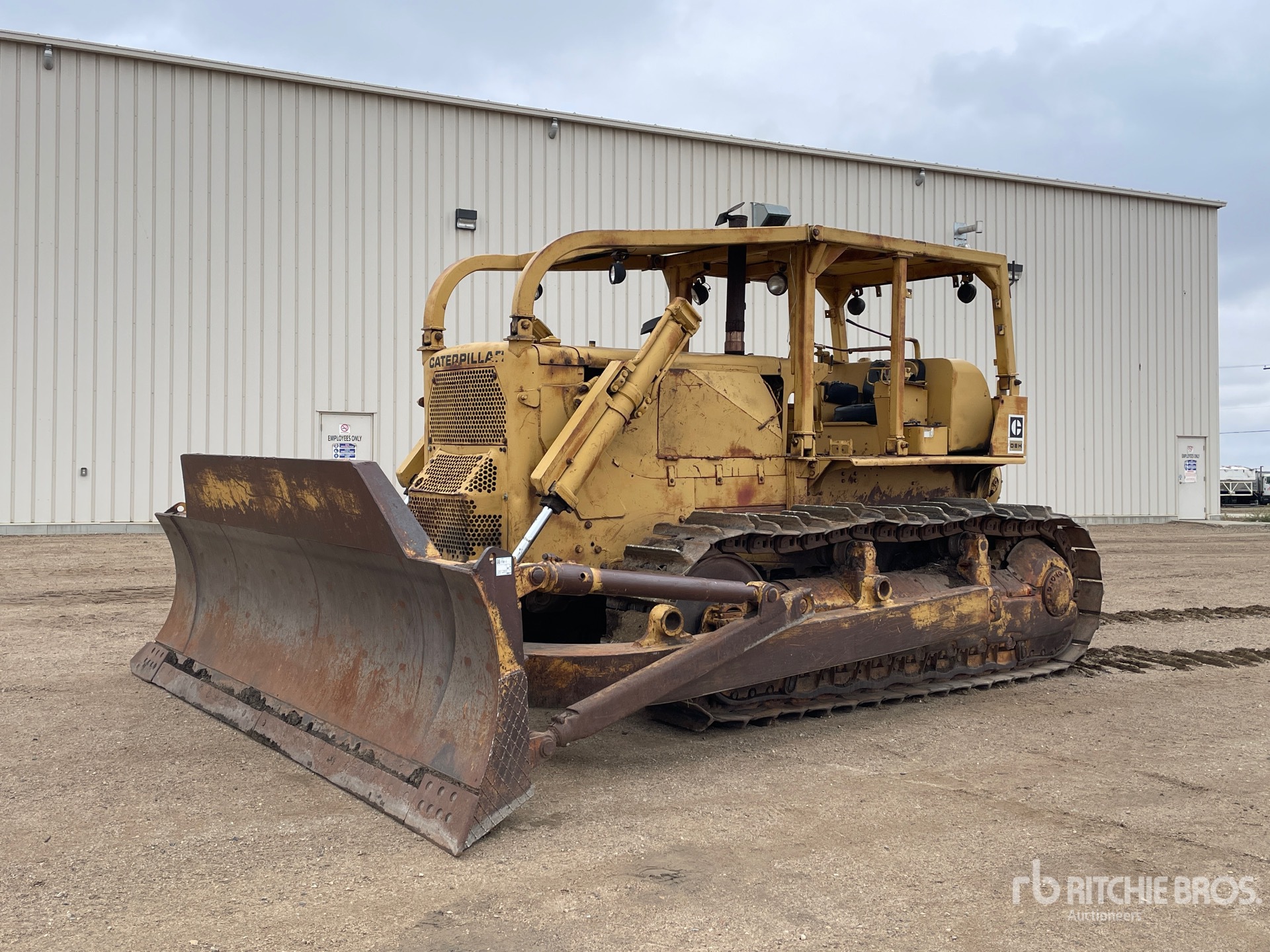 Caterpillar D8H Crawler Tractors transport quote to Hudson Bay, SK ...