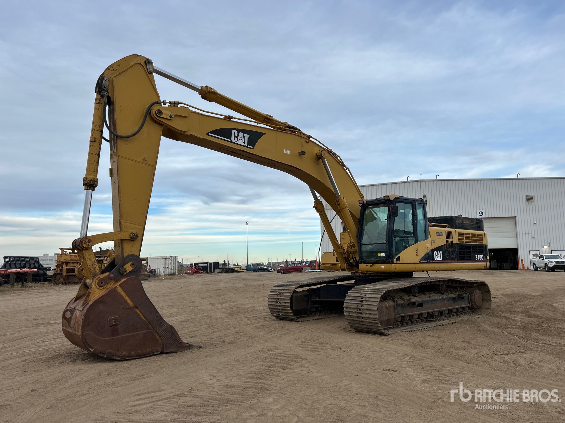Caterpillar 345CL Excavators transport quote to Quesnel, BC. VeriTread ...