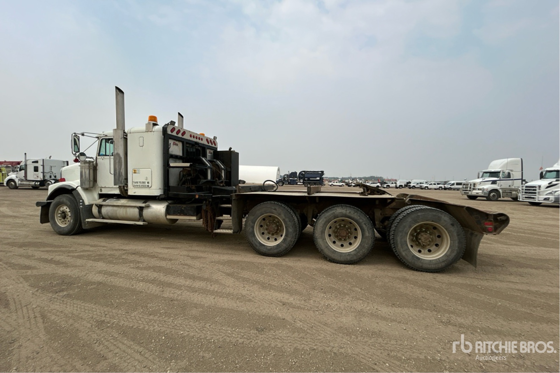 Freightliner FLD 120SD 8x6 Sleeper Texas Bed Winch Truck General ...