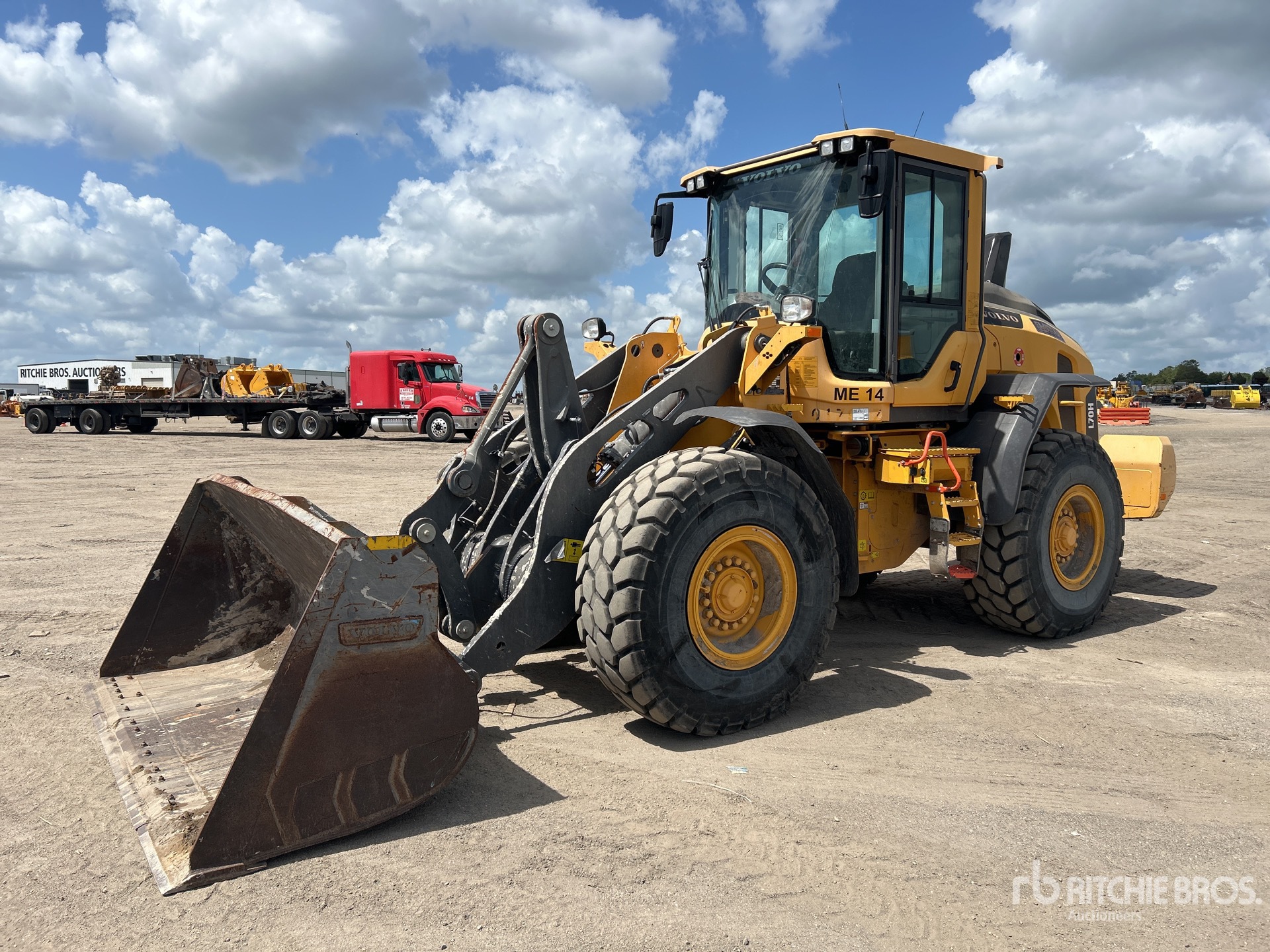 Volvo L70 Wheel Loaders transport quote to Minneapolis, MN. VeriTread ...