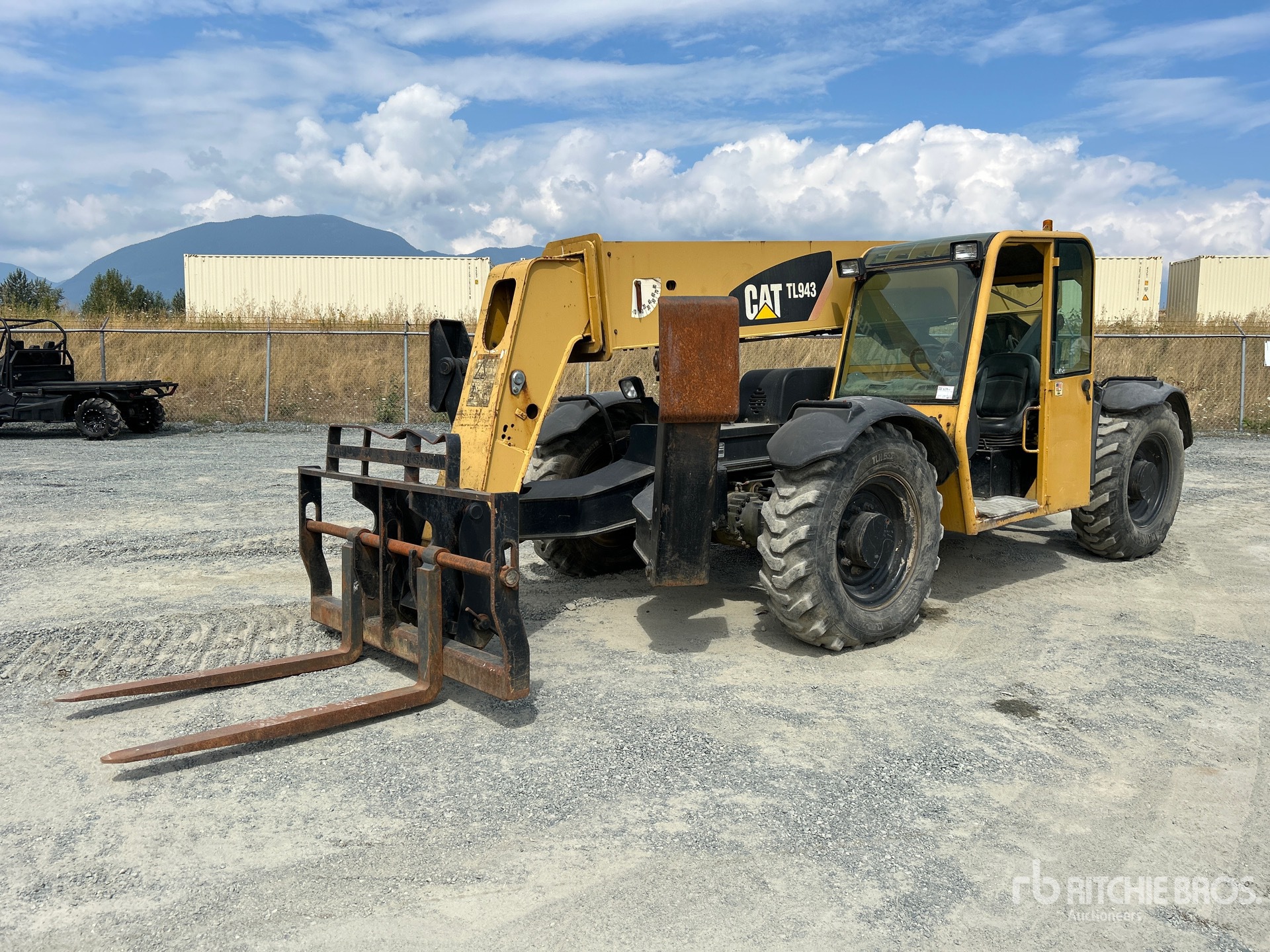 Caterpillar TL943 Telehandlers transport quote to Mitchell, MB ...