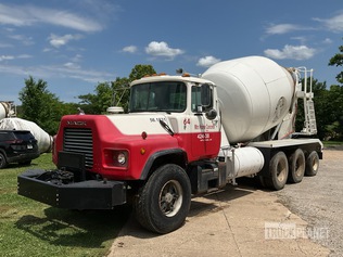 Mack DM690S Trucks - Mixer transport quote to Elmhurst, IL. VeriTread ...