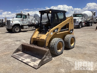 Cat 236B Skid-Steer Loaders transport quote to Roma, TX. VeriTread Load ...
