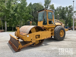 Cat CS563E Compactors transport quote to Houston, TX. VeriTread Load ...