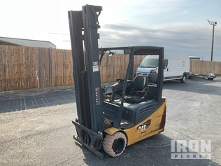 Cat 2ET3500 Forklifts - Pneumatic Tire transport quote to Yuma, AZ ...