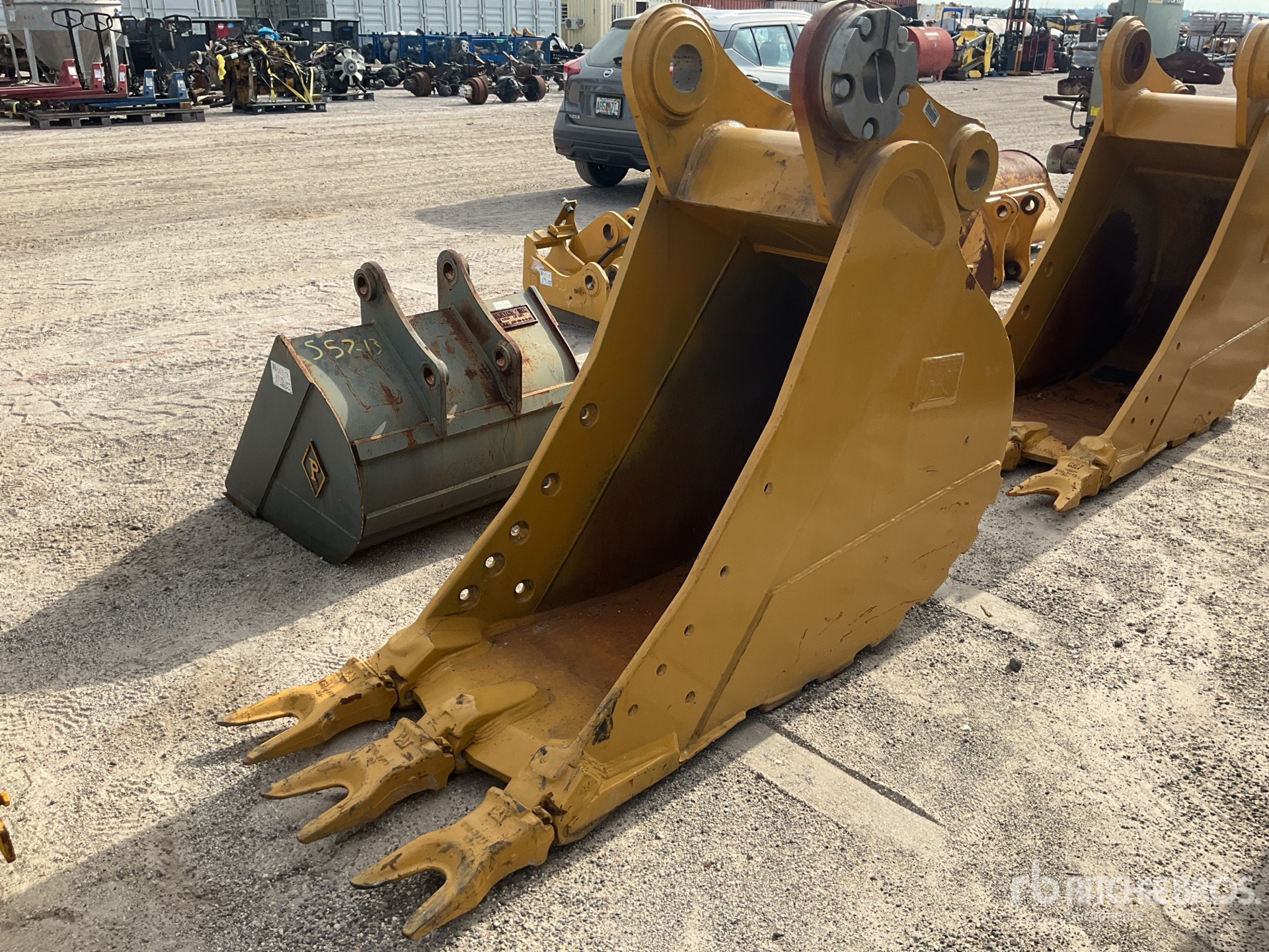 Cat 30 in Excavator Bucket - Fits Cat 336F General Freight transport ...