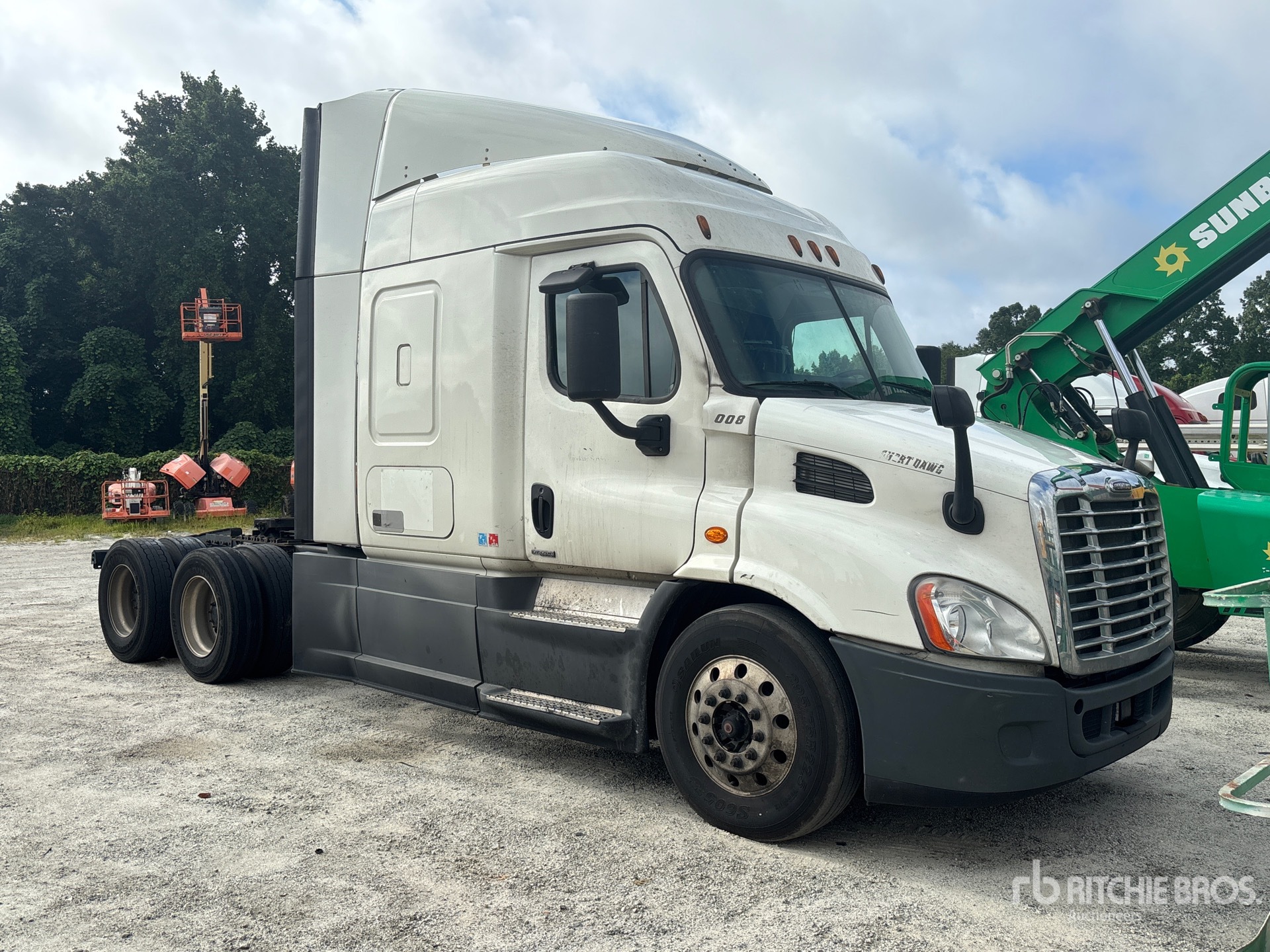 Freightliner Cascadia 113 Trucks - Cab & Chassis transport quote to ...