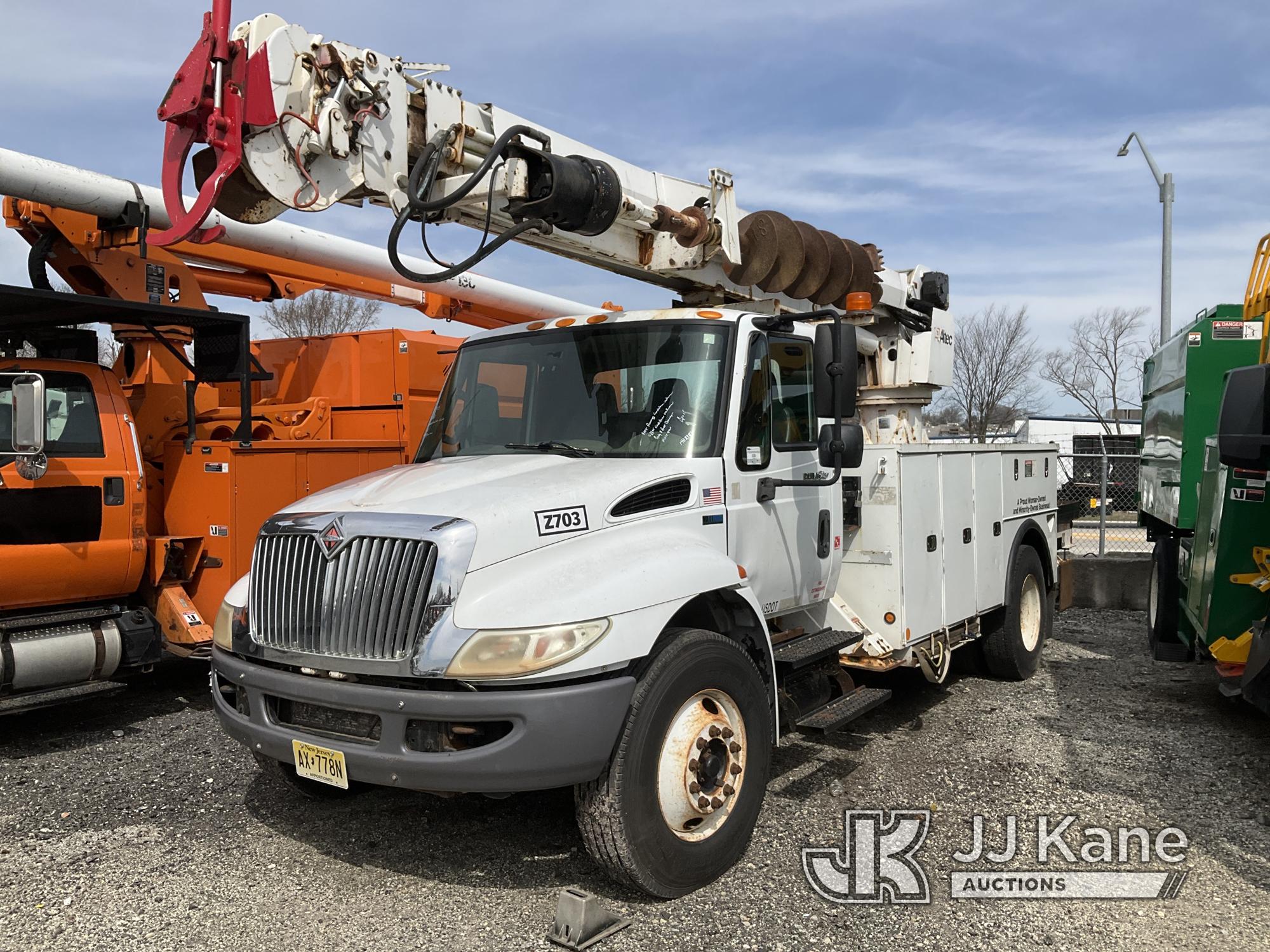 ALTEC DC47-TR (INOPERABLE) Digger Derrick General Freight transport ...