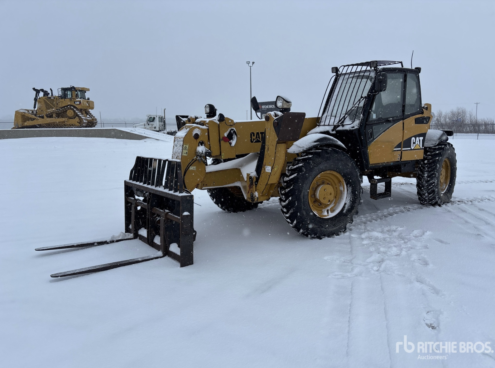 Caterpillar TH460B Telehandlers transport quote to Plainwell, MI ...