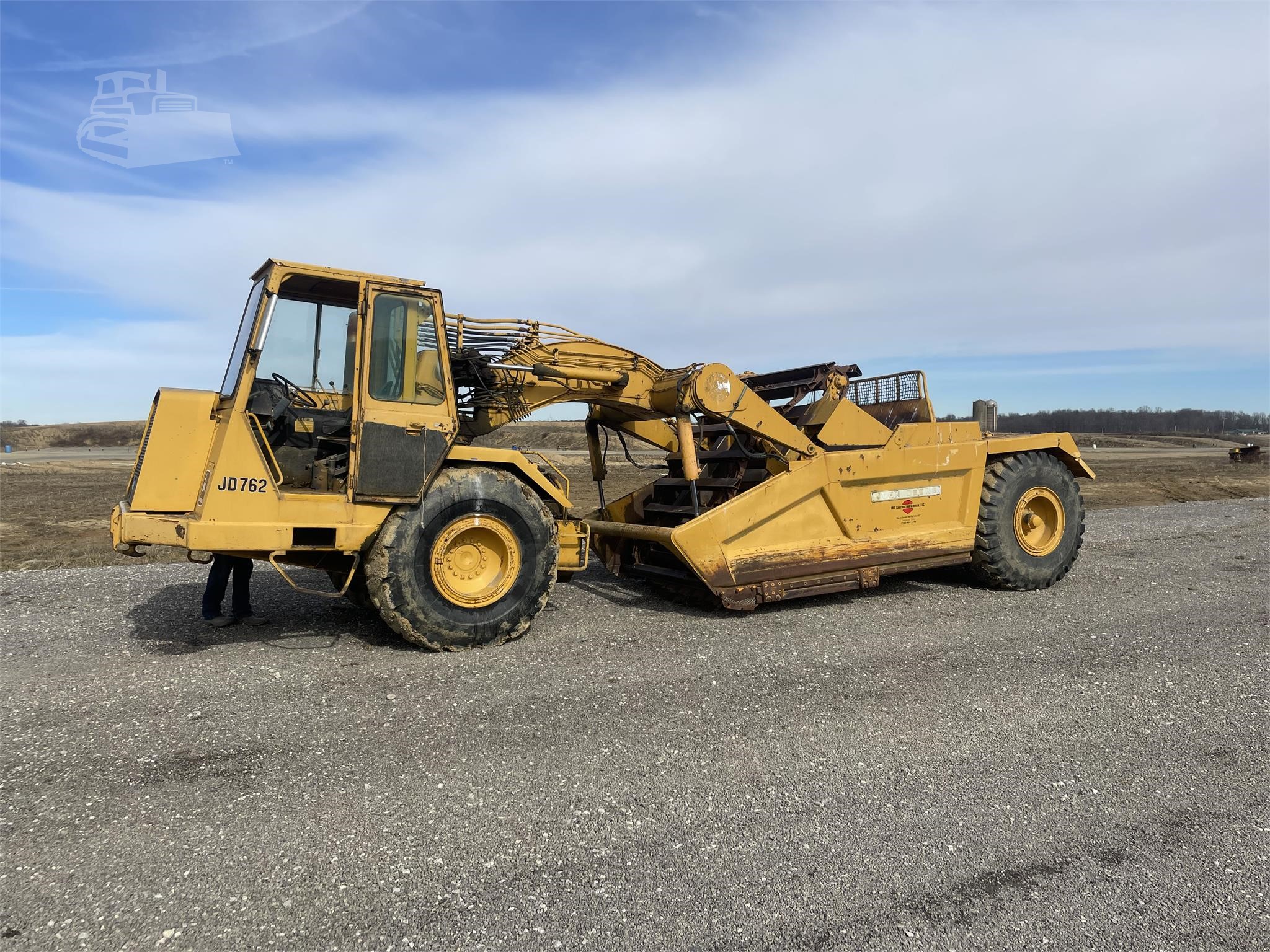 John Deere 762B Scrapers transport quote to Newport, MI. VeriTread Load ...
