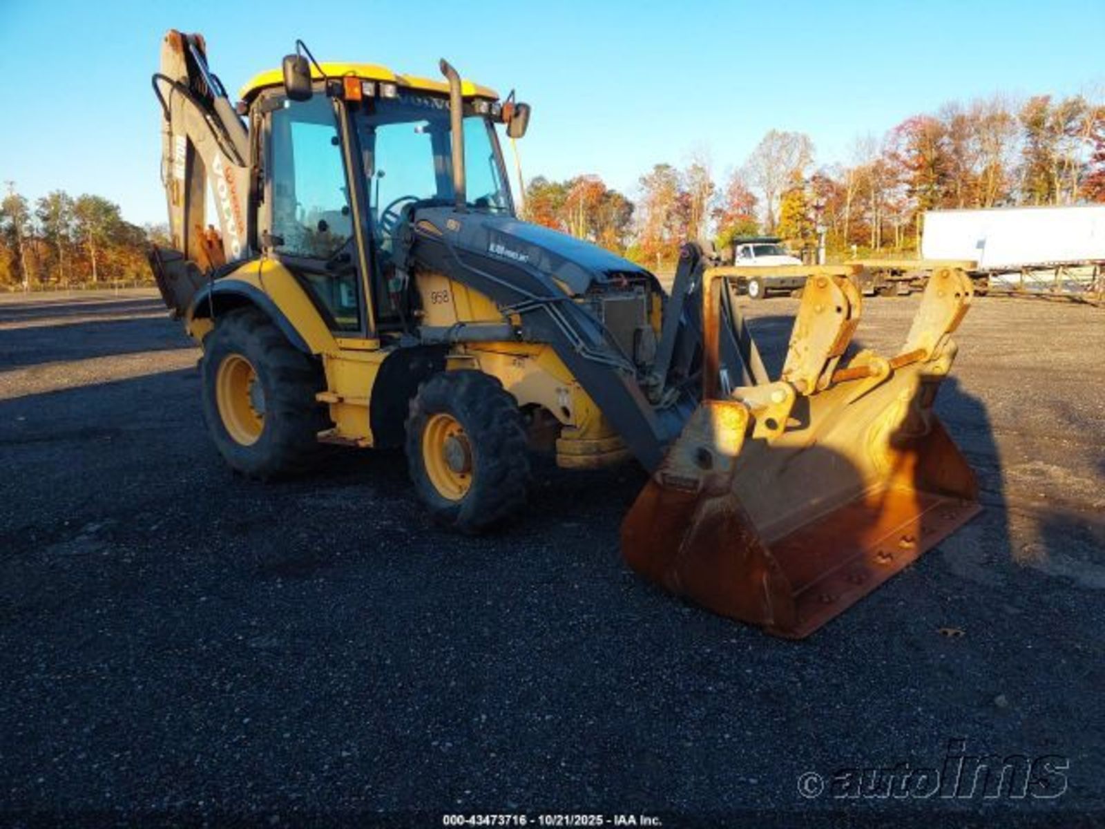 Volvo BL70 Landscape Loaders transport quote to SeaTac, WA. VeriTread ...