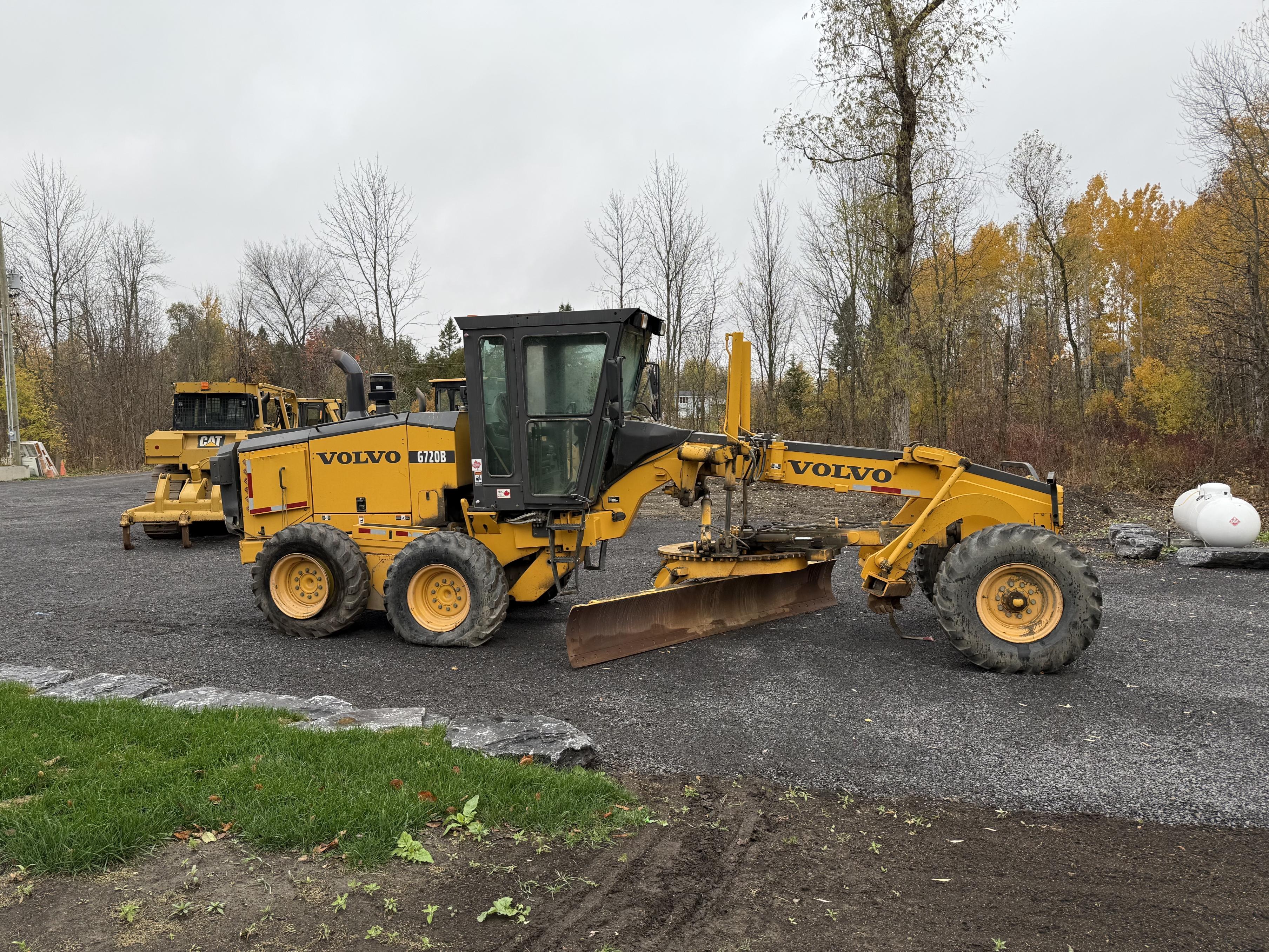 Volvo G720B Motor Graders transport quote to Thunder Bay, ON. VeriTread ...