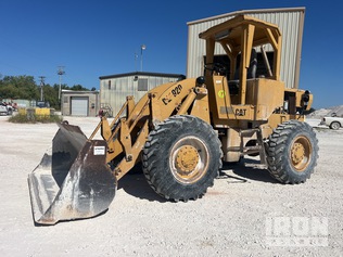 Cat 920 Wheel Loaders transport quote to Hampton, NE. VeriTread Load ...