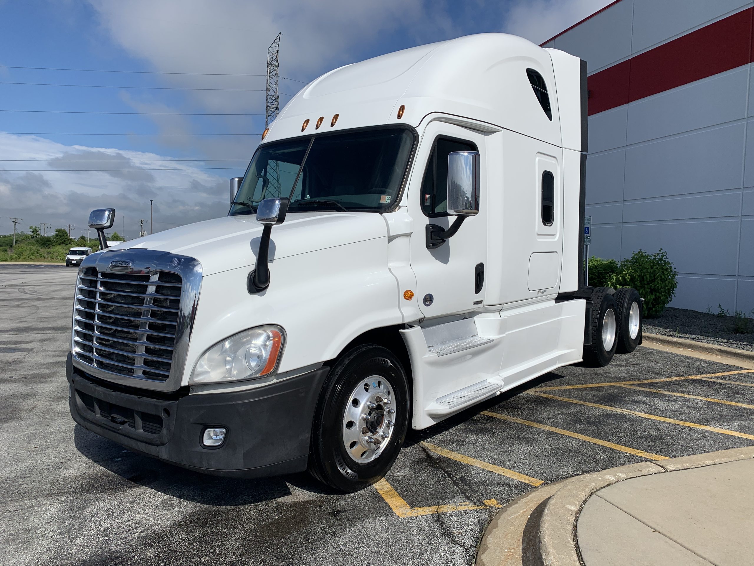 White 2016 Freightliner Cascadia Bobtail General Freight transport ...