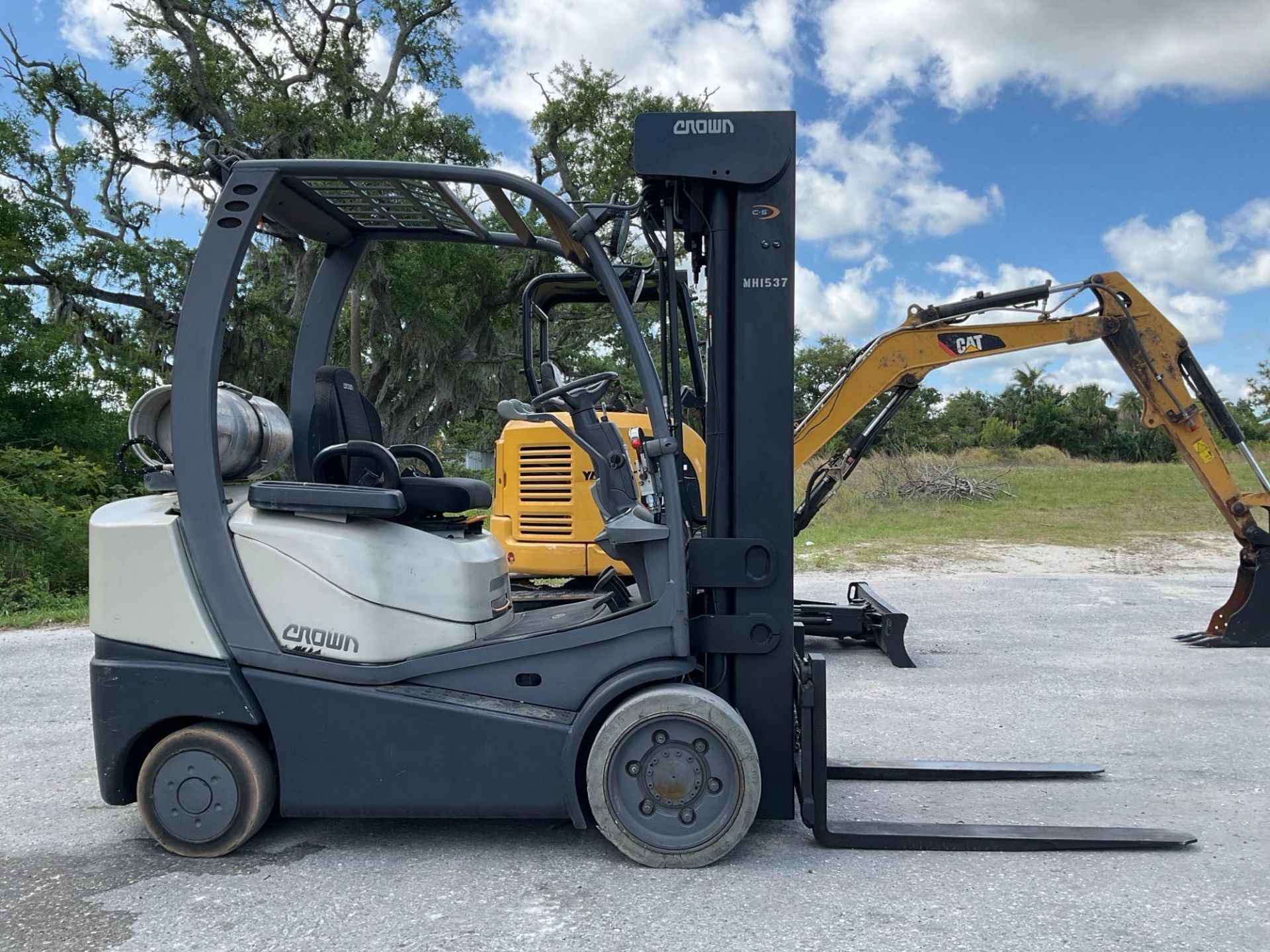 Crown C5 Forklifts - Pneumatic Tire transport quote to Opa-locka, FL ...