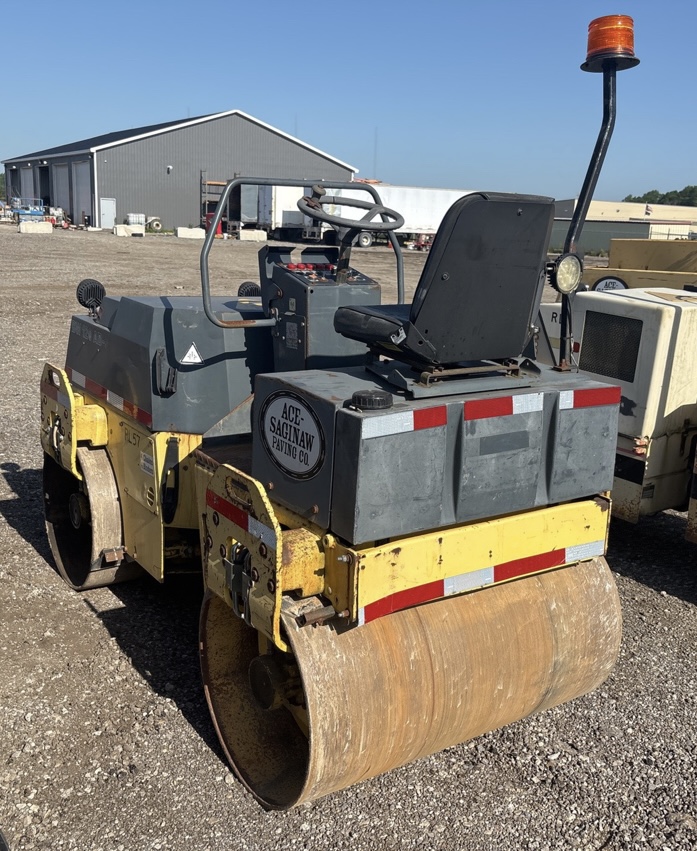 Sakai SW850 Compactors transport quote to South Holland, IL. VeriTread ...