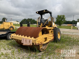 Cat CS563E Compactors transport quote to Roma, TX. VeriTread Load 1744037