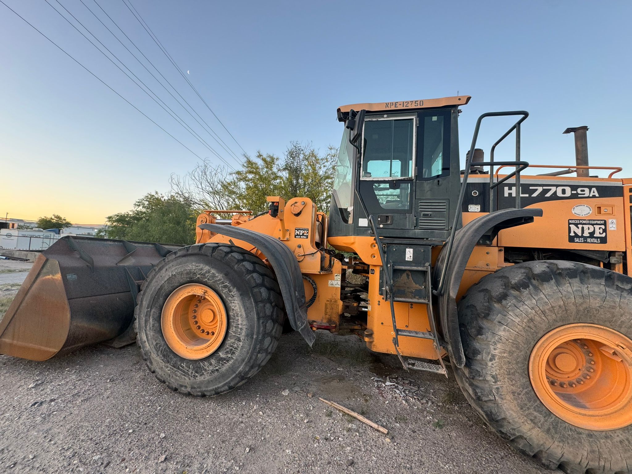 Hyundai HL770 Wheel Loaders transport quote to Vinton, TX. VeriTread ...