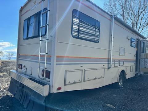 Fleetwood Bounder 31k RVs transport quote to Dodson , LA. VeriTread ...